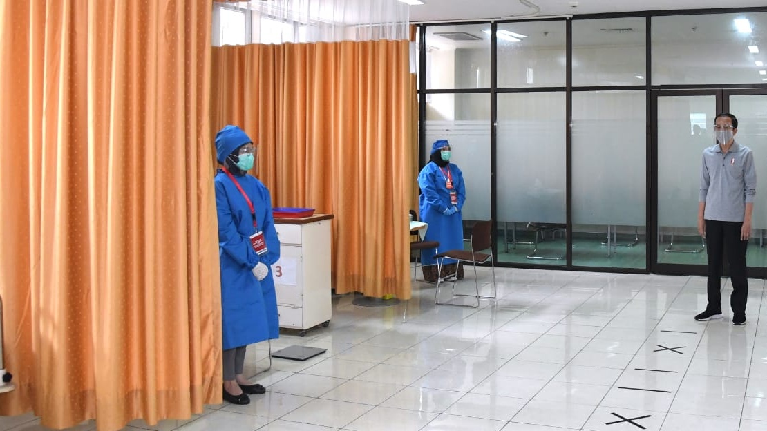 [FOTO] Presiden Tinjau Pelaksanaan Uji Klinis Tahap Ketiga Bakal Vaksin ...